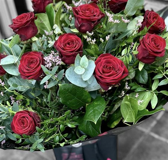 Dozen Long Stemmed Red Roses Fleurtatious Florist Dublin